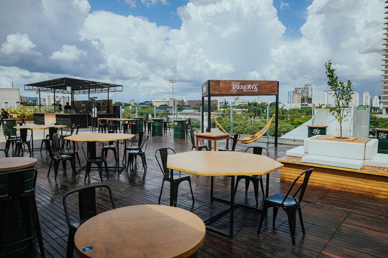 Oásis no meio da selva de pedra: restaurante Reserva Rooftop chega a ...